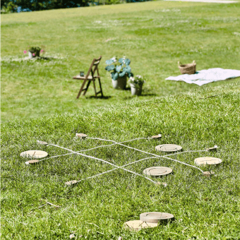 Kryds og Bolle I Naturligt Design til Udendørs Sjov